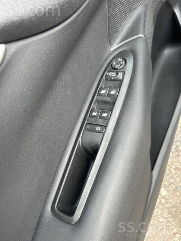 Grey Citroen C4 2014 in Daugavpils, with an engine capacity of 1.60 L and mileage of 205 thousand km for 5300 €, photo 10 on AUTOMOTO.COM.LV