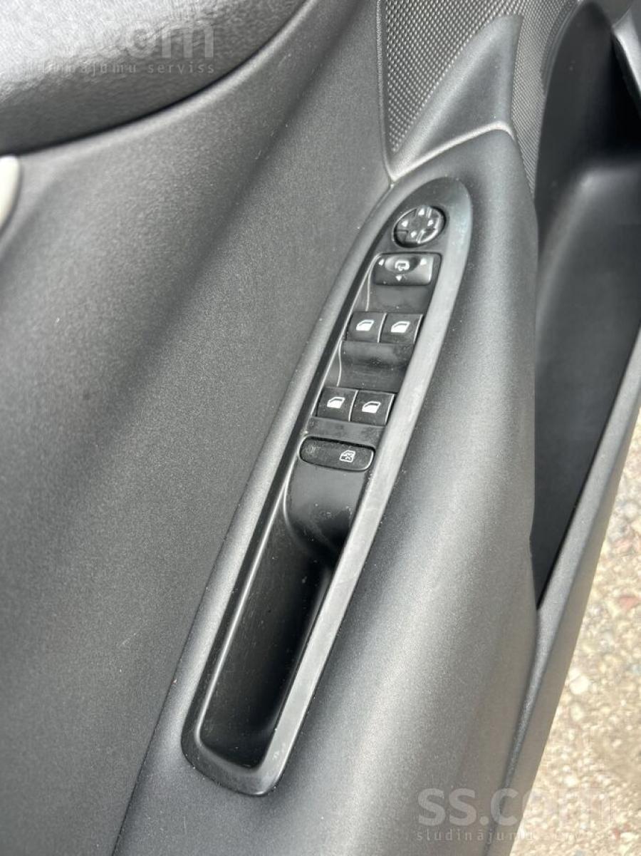 Grey Citroen C4 2014 in Daugavpils, with an engine capacity of 1.60 L and mileage of 205 thousand km for 5300 €, photo 11 on AUTOMOTO.COM.LV