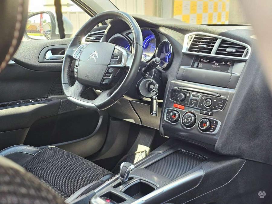 Grey Citroen C4 2014 in Siauliai, with an engine capacity of 1.60 L and mileage of 74 thousand km for 6450 €, photo 20 on AUTOMOTO.COM.LV