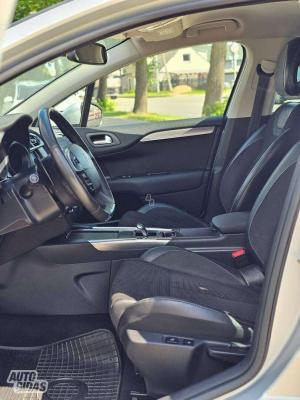 Pelēks Citroen C4 2014 Šauļi, ar dzinēja tilpumu 1.60 L un nobraukumu 74 tūkst. km par 6350 €, foto 23 vietnē AUTOMOTO.COM.LV