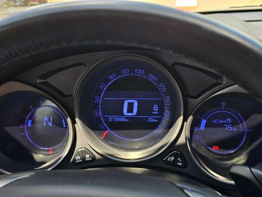 Grey Citroen C4 2014 in Siauliai, with an engine capacity of 1.60 L and mileage of 74 thousand km for 6350 €, photo 23 on AUTOMOTO.COM.LV