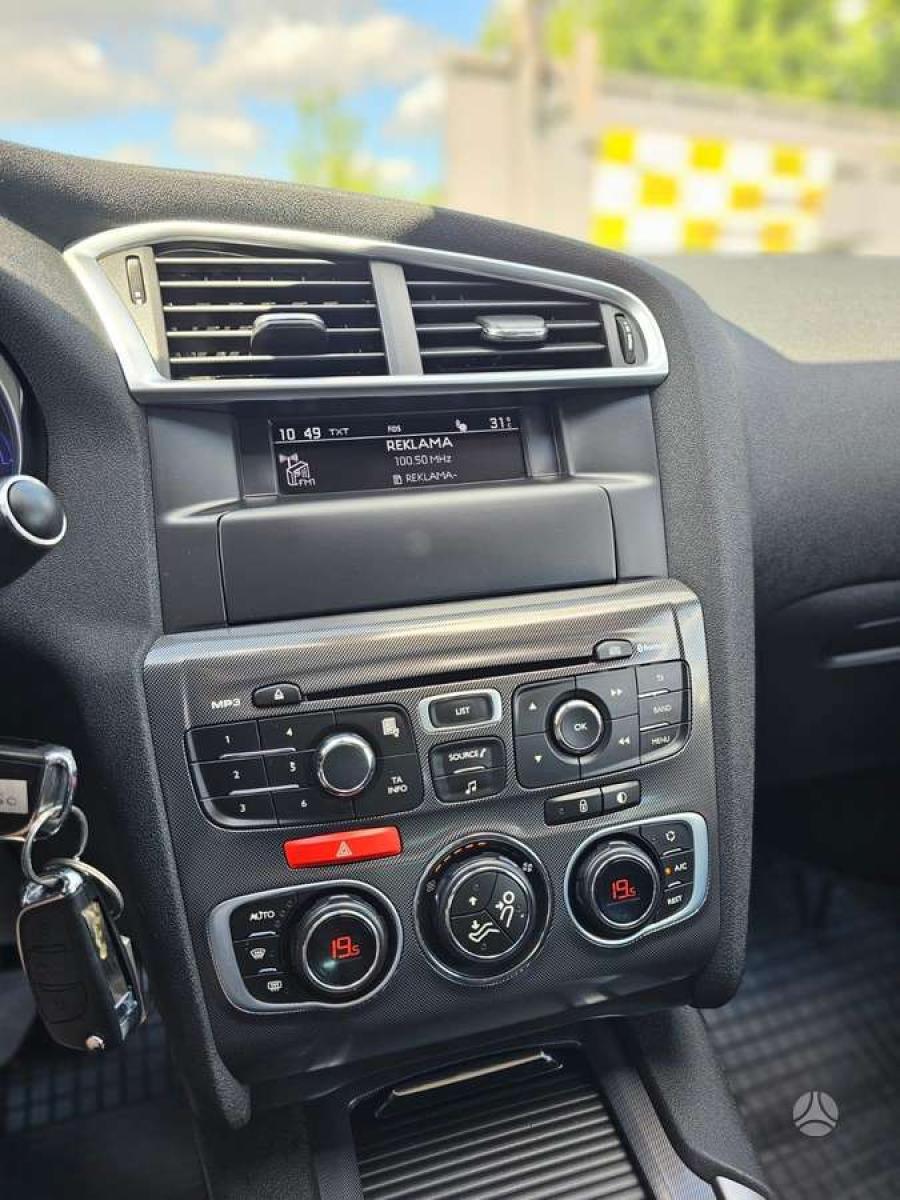 Grey Citroen C4 2014 in Siauliai, with an engine capacity of 1.60 L and mileage of 74 thousand km for 6350 €, photo 24 on AUTOMOTO.COM.LV