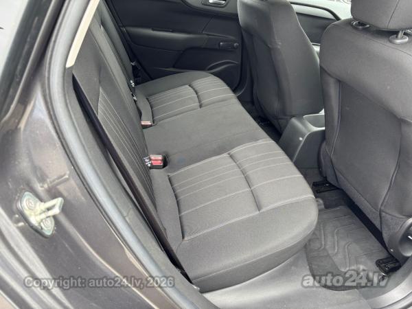 Pelēks Citroen C4 2015 Rakvere, ar dzinēja tilpumu 1.20 L un nobraukumu 101 tūkst. km par 4990 €, foto 3 vietnē AUTOMOTO.COM.LV