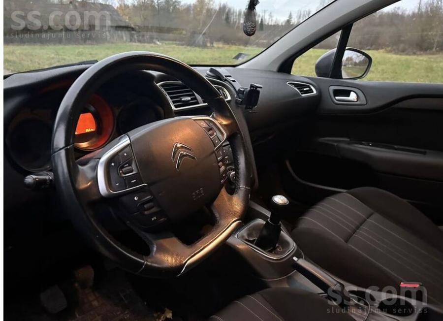 Grey Citroen C4 2015 in Riga, with an engine capacity of 1.60 L and mileage of 275 thousand km for 3700 €, photo 6 on AUTOMOTO.COM.LV