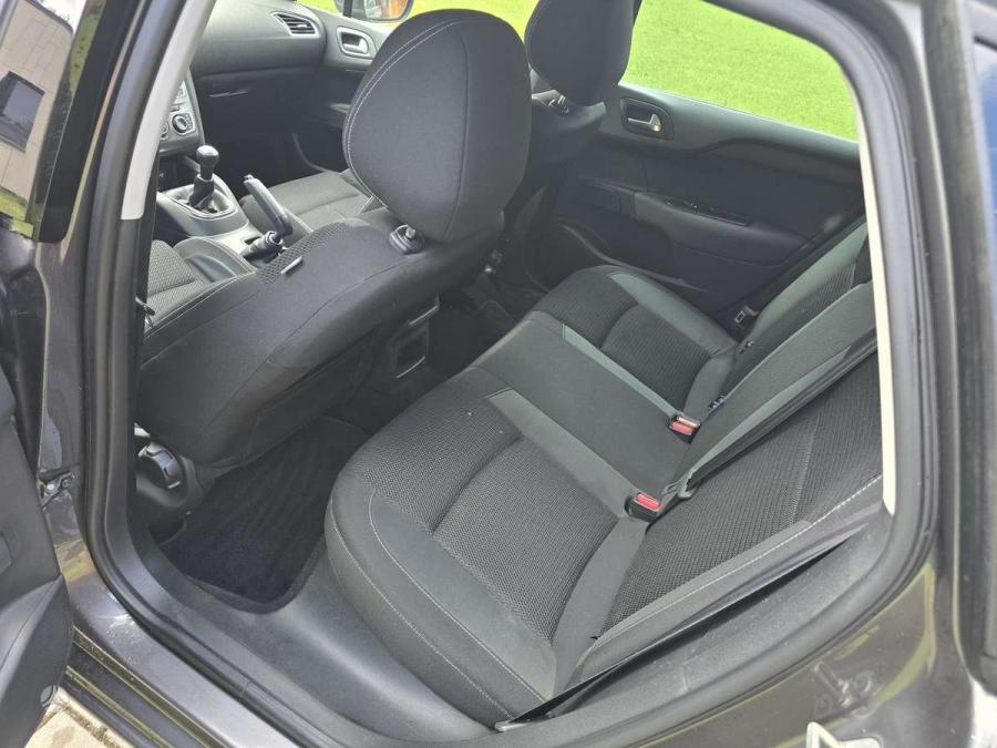 Pelēks Citroen C4 2015 Tauragė, ar dzinēja tilpumu 1.56 L un nobraukumu 189 tūkst. km par 4800 €, foto 17 vietnē AUTOMOTO.COM.LV