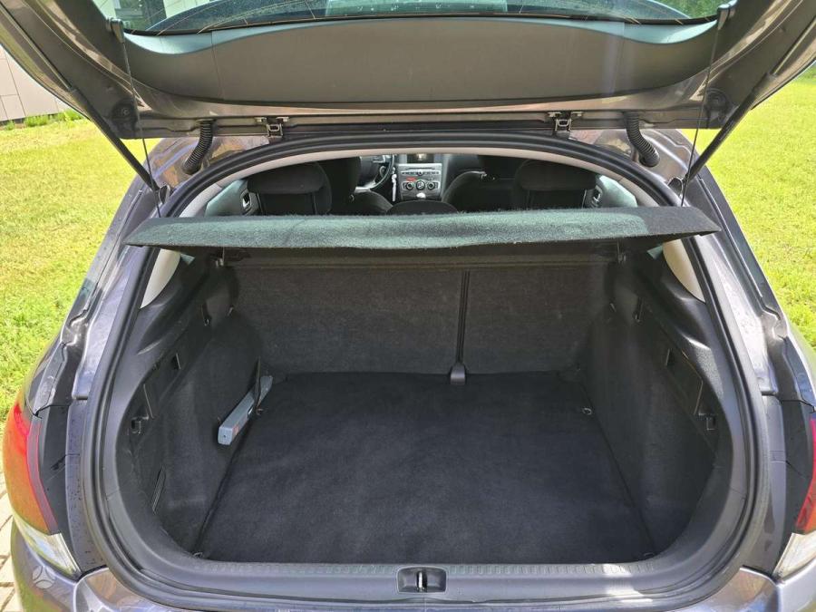 Pelēks Citroen C4 2015 Tauragė, ar dzinēja tilpumu 1.56 L un nobraukumu 189 tūkst. km par 4800 €, foto 18 vietnē AUTOMOTO.COM.LV