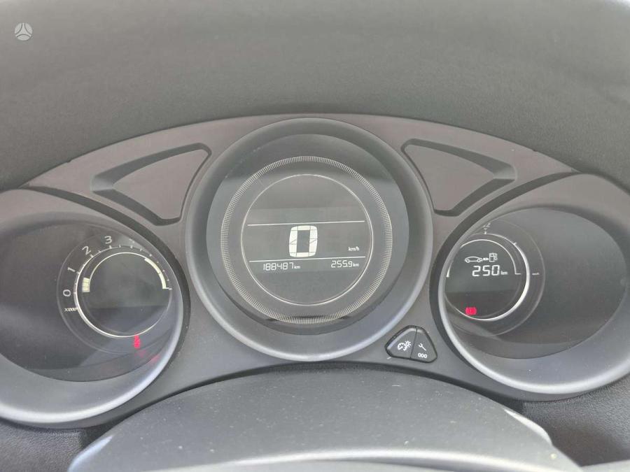Pelēks Citroen C4 2015 Tauragė, ar dzinēja tilpumu 1.56 L un nobraukumu 189 tūkst. km par 4800 €, foto 19 vietnē AUTOMOTO.COM.LV