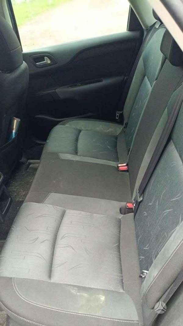 Pelēks Citroen C4 2015 Viļņa, ar dzinēja tilpumu 1.56 L un nobraukumu 326 tūkst. km par 4200 €, foto 6 vietnē AUTOMOTO.COM.LV