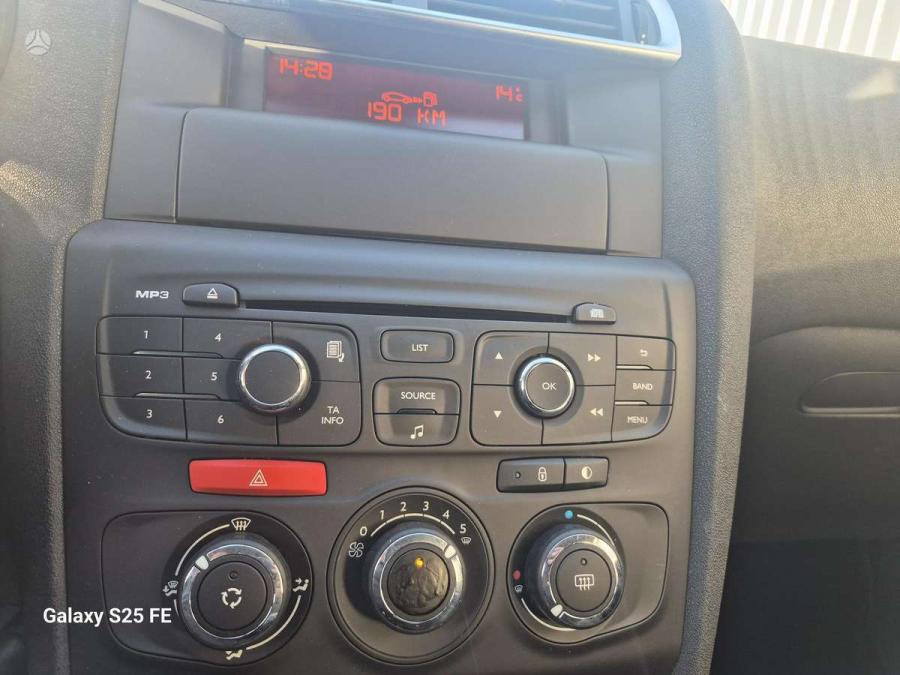 Grey Citroen C4 2015 in Taurage, with an engine capacity of 1.56 L and mileage of 152 thousand km for 3300 €, photo 19 on AUTOMOTO.COM.LV