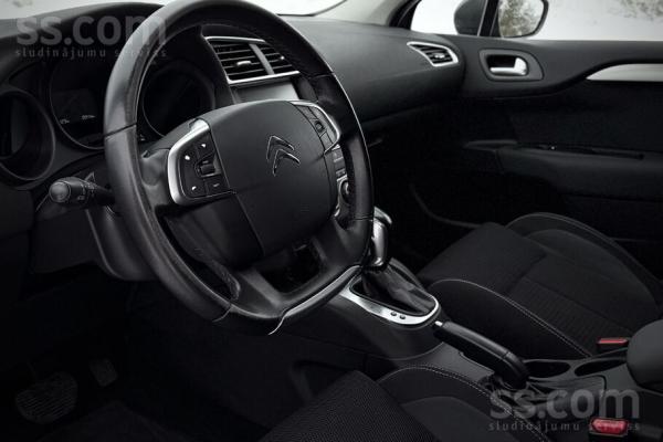 Grey Citroen C4 2016 in Daugavpils, with an engine capacity of 1.60 L and mileage of 256 thousand km for 6350 €, photo 5 on AUTOMOTO.COM.LV