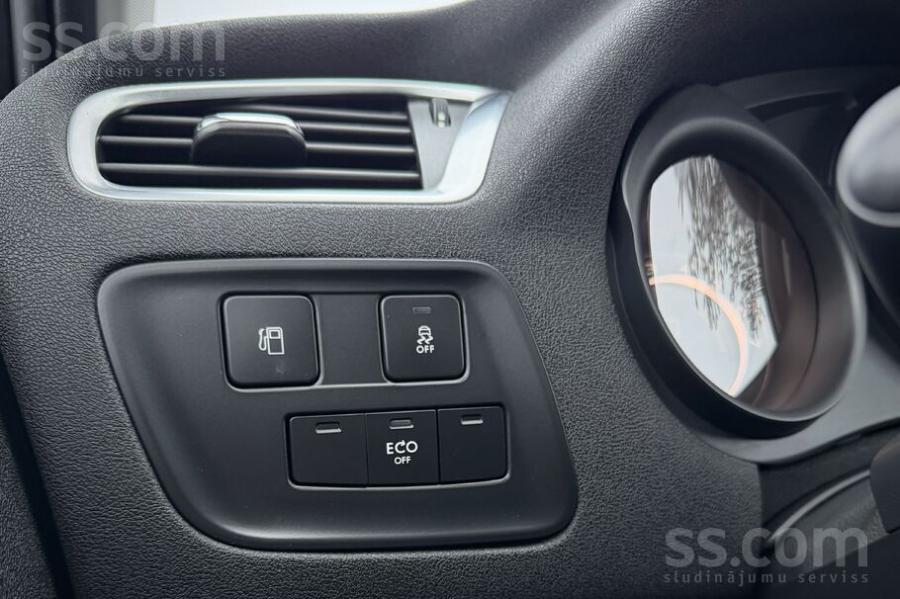 Pelēks Citroen C4 2016 Daugavpils, ar dzinēja tilpumu 1.60 L un nobraukumu 256 tūkst. km par 6350 €, foto 10 vietnē AUTOMOTO.COM.LV