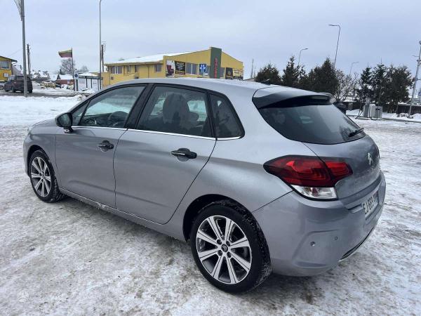 Pelēks Citroen C4 2017 Tauragė, ar dzinēja tilpumu 1.20 L un nobraukumu 104 tūkst. km par 4450 €, foto 9 vietnē AUTOMOTO.COM.LV