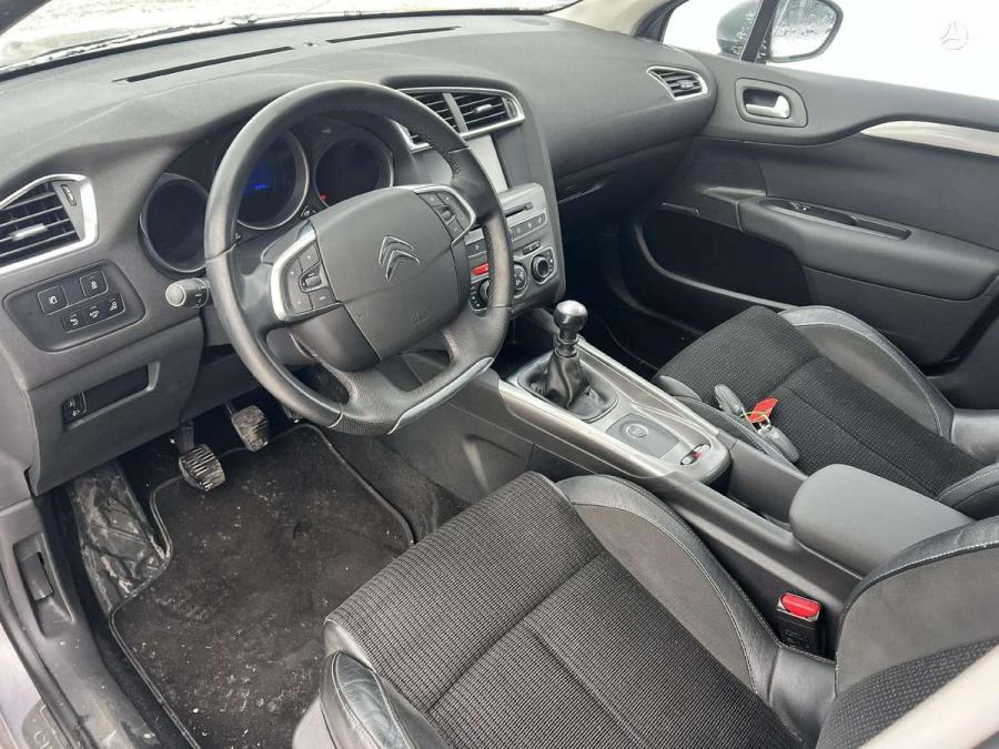 Grey Citroen C4 2017 in Taurage, with an engine capacity of 1.20 L and mileage of 104 thousand km for 4450 €, photo 15 on AUTOMOTO.COM.LV