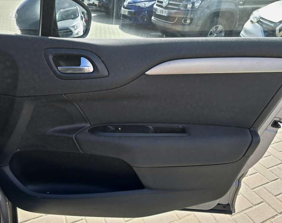 Grey Citroen C4 2017 in Taurage, with an engine capacity of 1.20 L and mileage of 58 thousand km for 3000 €, photo 27 on AUTOMOTO.COM.LV