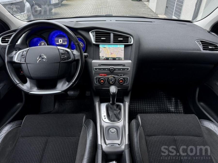 Grey Citroen C4 2018 in Riga, with an engine capacity of 1.20 L and mileage of 167 thousand km for 7400 €, photo 12 on AUTOMOTO.COM.LV