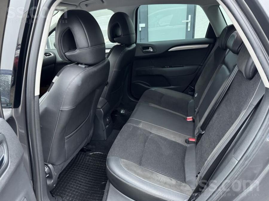 Grey Citroen C4 2018 in Riga, with an engine capacity of 1.20 L and mileage of 167 thousand km for 7400 €, photo 15 on AUTOMOTO.COM.LV