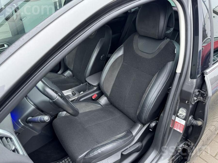 Grey Citroen C4 2018 in Riga, with an engine capacity of 1.20 L and mileage of 167 thousand km for 7400 €, photo 19 on AUTOMOTO.COM.LV