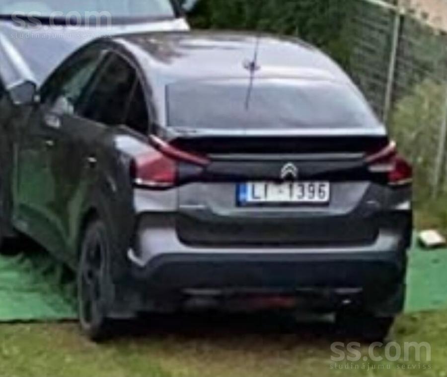 Grey Citroen C4 2021 in Riga, with an engine capacity of 1.50 L and mileage of 97 thousand km for 10500 €, photo 5 on AUTOMOTO.COM.LV