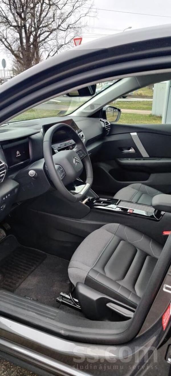 Pelēks Citroen C4 2022 Rīga, ar dzinēja tilpumu 1.50 L un nobraukumu 54 tūkst. km par 16200 €, foto 5 vietnē AUTOMOTO.COM.LV