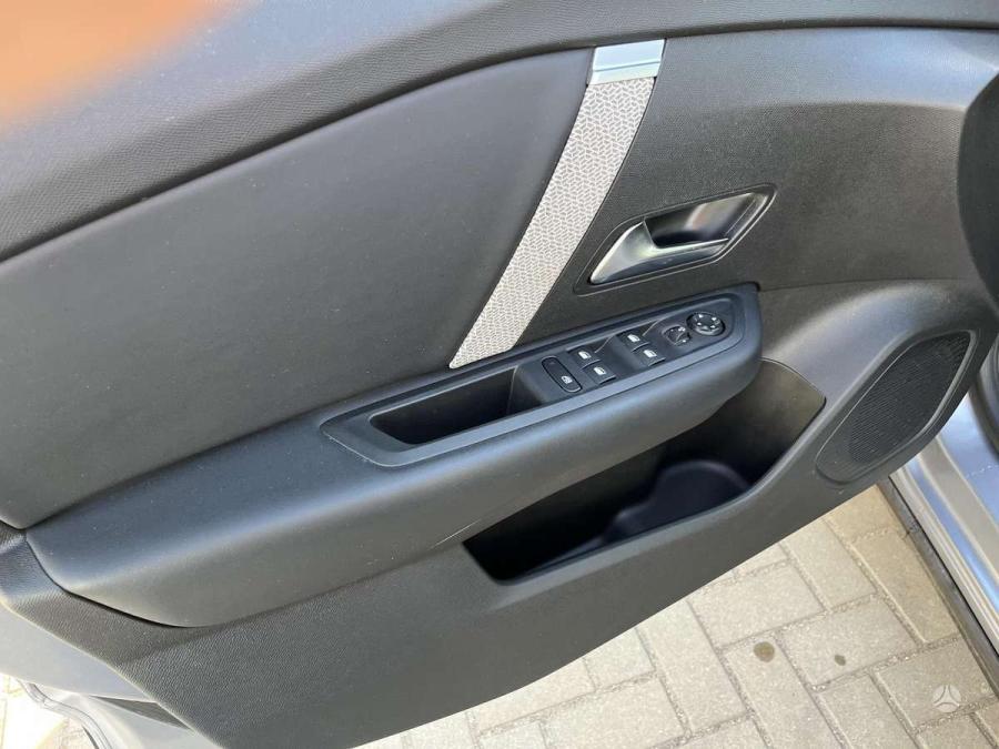 Grey Citroen C4 2022 in Taurage, with an engine capacity of 1.50 L and mileage of 82 thousand km for 11000 €, photo 13 on AUTOMOTO.COM.LV