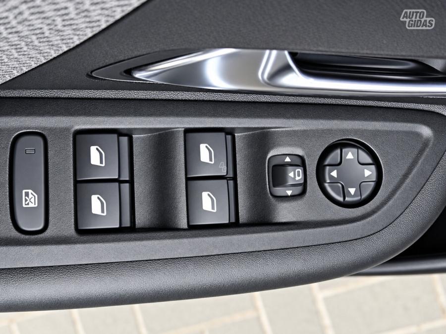 Pelēks Citroen C4 2023 Viļņa, ar dzinēja tilpumu 1.50 L un nobraukumu 36 tūkst. km par 14950 €, foto 13 vietnē AUTOMOTO.COM.LV
