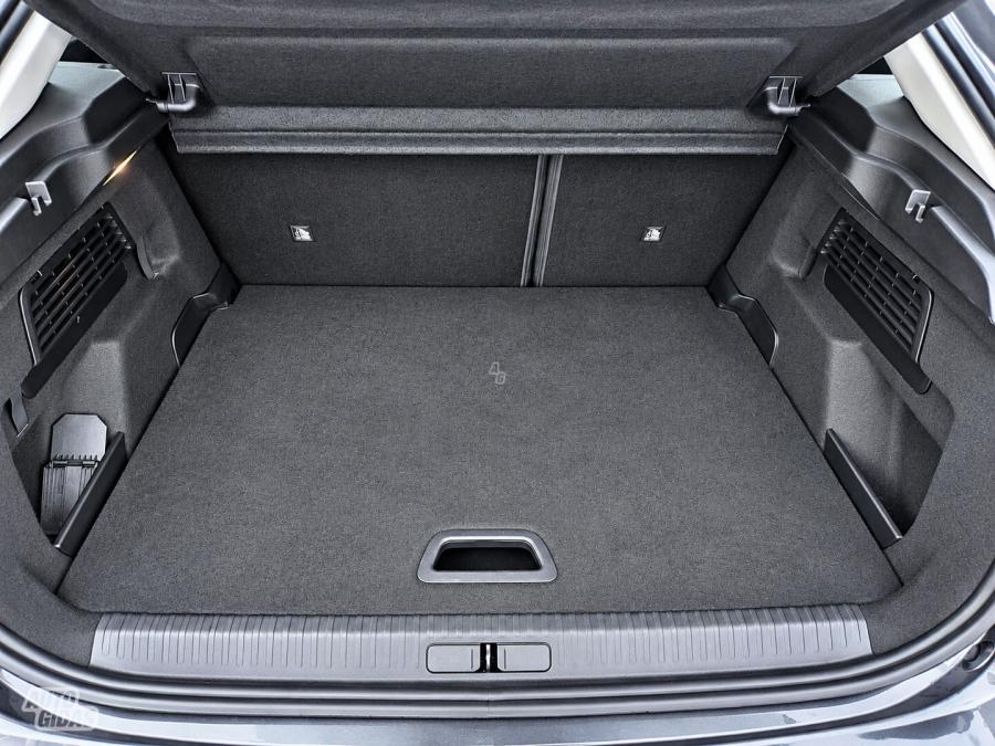 Pelēks Citroen C4 2023 Viļņa, ar dzinēja tilpumu 1.50 L un nobraukumu 36 tūkst. km par 14950 €, foto 24 vietnē AUTOMOTO.COM.LV