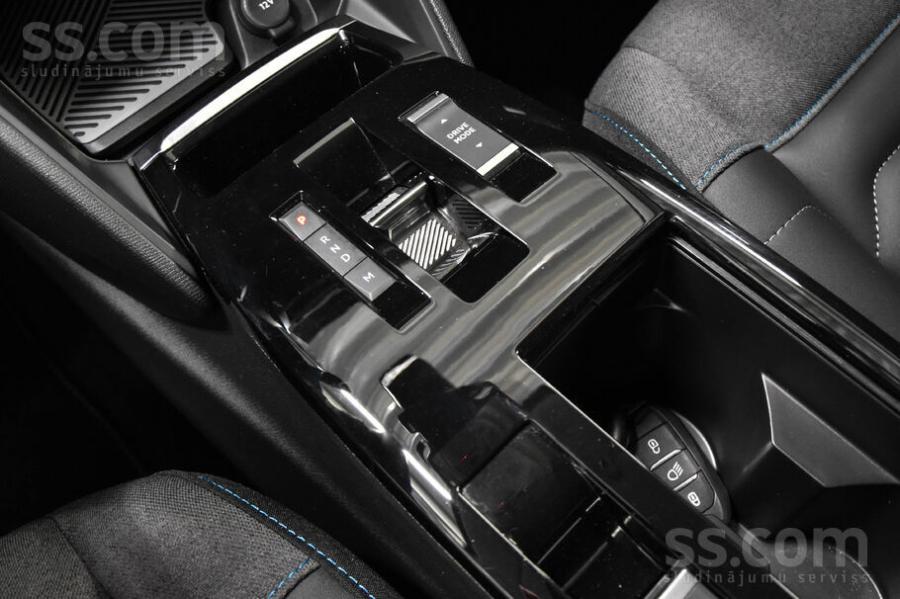 Pelēks Citroen C4 2024 Rīga, ar dzinēja tilpumu 1.20 L un nobraukumu 20 tūkst. km par 18890 €, foto 25 vietnē AUTOMOTO.COM.LV