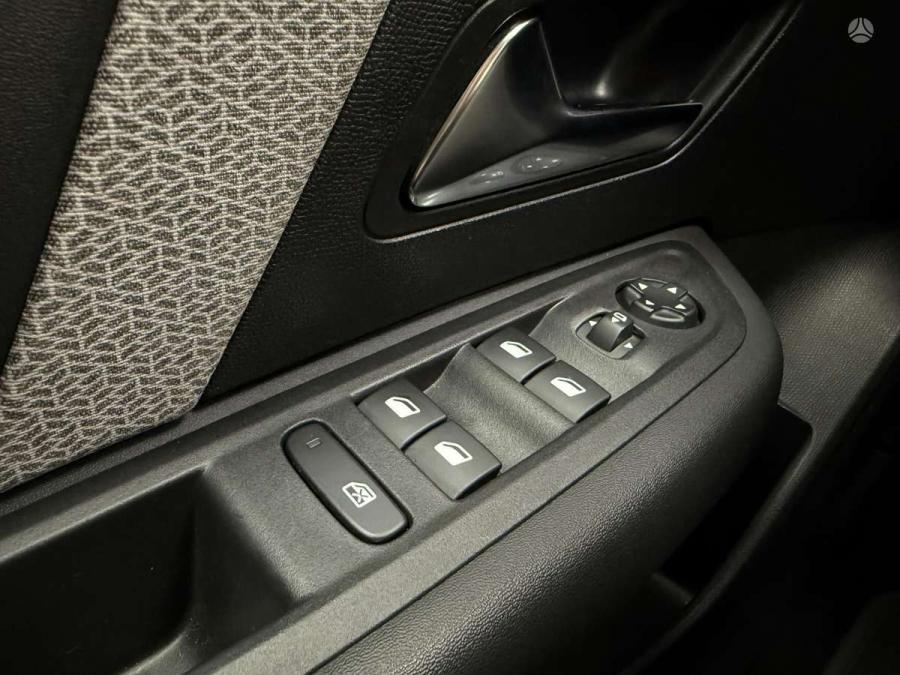 Pelēks Citroen C4 2024 Viļņa, ar dzinēja tilpumu 1.20 L un nobraukumu 46 tūkst. km par 17990 €, foto 16 vietnē AUTOMOTO.COM.LV