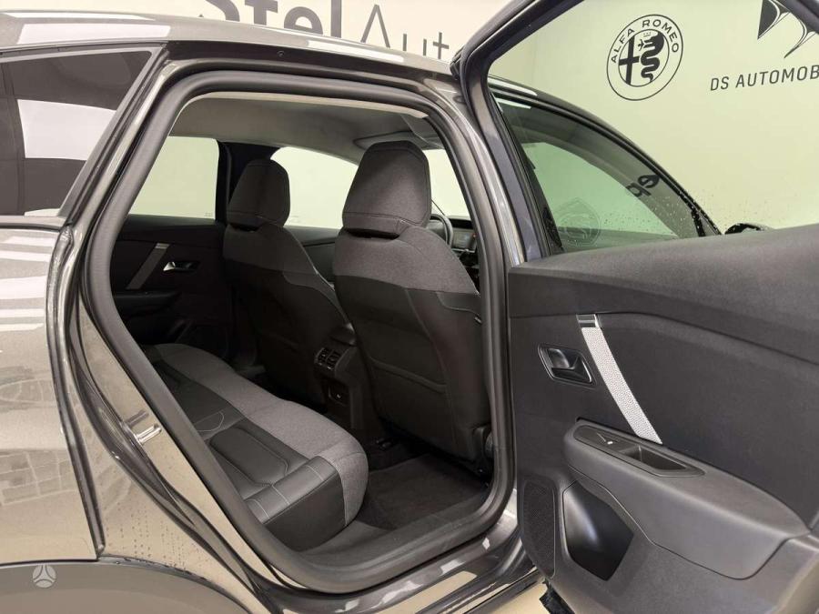 Pelēks Citroen C4 2024 Viļņa, ar dzinēja tilpumu 1.20 L un nobraukumu 46 tūkst. km par 17990 €, foto 28 vietnē AUTOMOTO.COM.LV