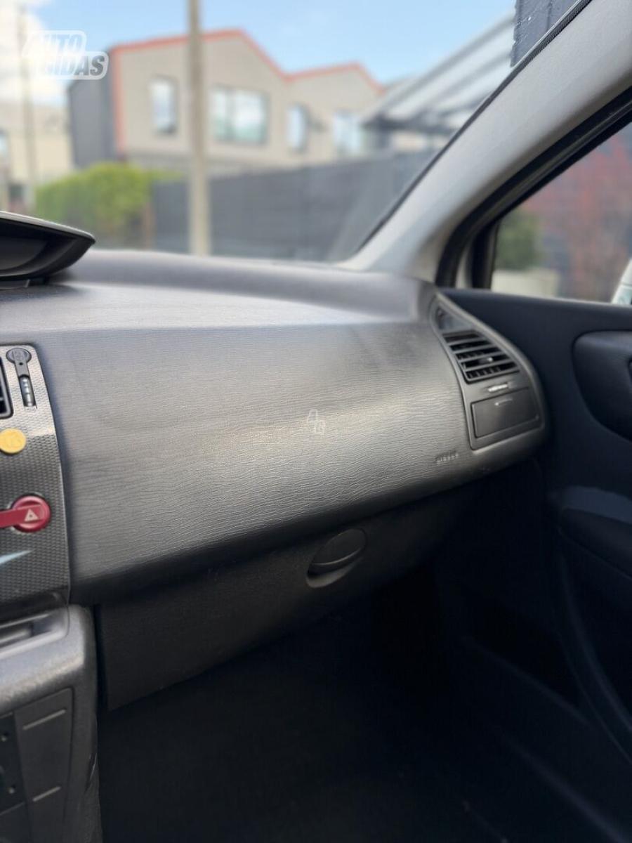 Grey Citroen C4 2007 in Kaunas, with an engine capacity of 1.60 L and mileage of 259 thousand km for 1000 €, photo 26 on AUTOMOTO.COM.LV
