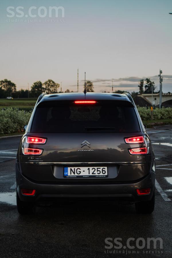 Grey Citroen C4 2016 in Jelgava, with an engine capacity of 2.00 L and mileage of 240 thousand km for 5500 €, photo 3 on AUTOMOTO.COM.LV