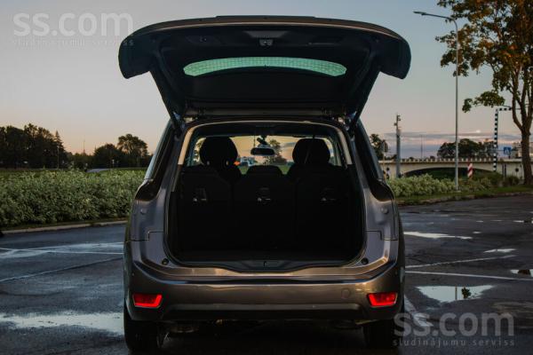 Grey Citroen C4 2016 in Jelgava, with an engine capacity of 2.00 L and mileage of 240 thousand km for 5500 €, photo 4 on AUTOMOTO.COM.LV