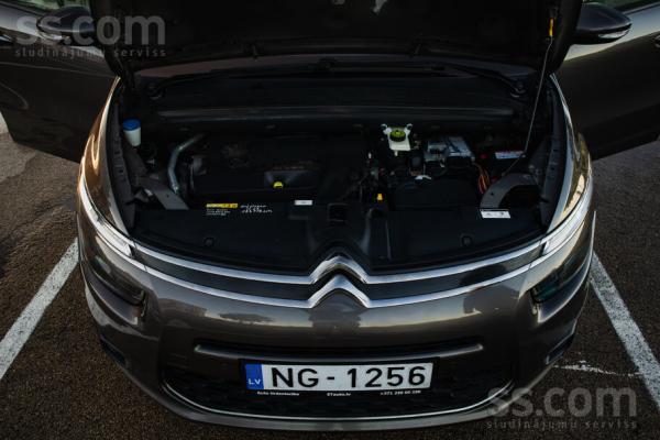 Grey Citroen C4 2016 in Jelgava, with an engine capacity of 2.00 L and mileage of 240 thousand km for 5500 €, photo 7 on AUTOMOTO.COM.LV