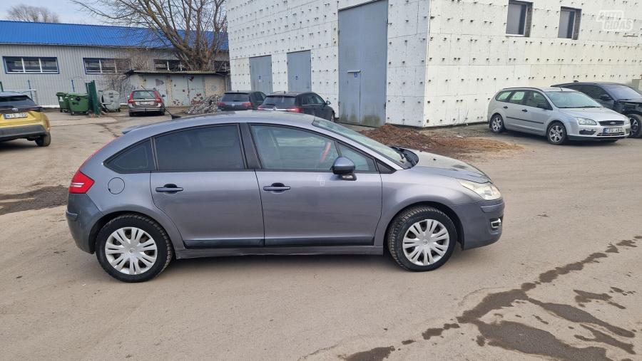 Grey Citroen C4 2010 in Klaipeda, with an engine capacity of 1.60 L and mileage of 356 thousand km for 1300 €, photo 2 on AUTOMOTO.COM.LV