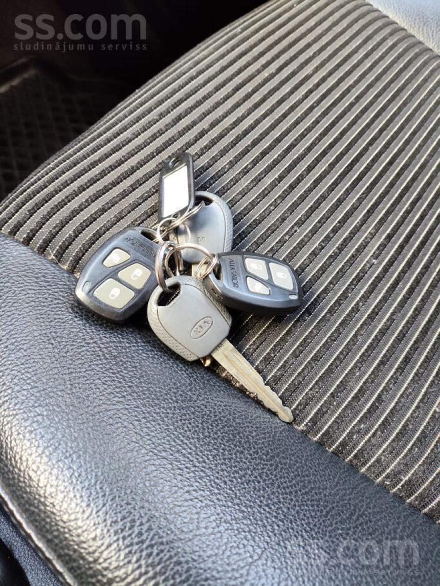 Pelēks Citroen C4 2011 Rīga, ar dzinēja tilpumu 1.60 L un nobraukumu 216 tūkst. km par 3100 €, foto 14 vietnē AUTOMOTO.COM.LV