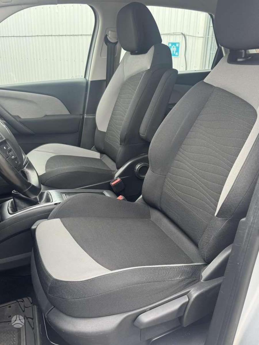 Pelēks Citroen C4 2016 Tauragė, ar dzinēja tilpumu 1.56 L un nobraukumu 262 tūkst. km par 3950 €, foto 8 vietnē AUTOMOTO.COM.LV