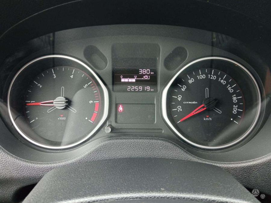 Pelēks Citroen C4 2017 Panevēža, ar dzinēja tilpumu 1.56 L un nobraukumu 226 tūkst. km par 4900 €, foto 29 vietnē AUTOMOTO.COM.LV