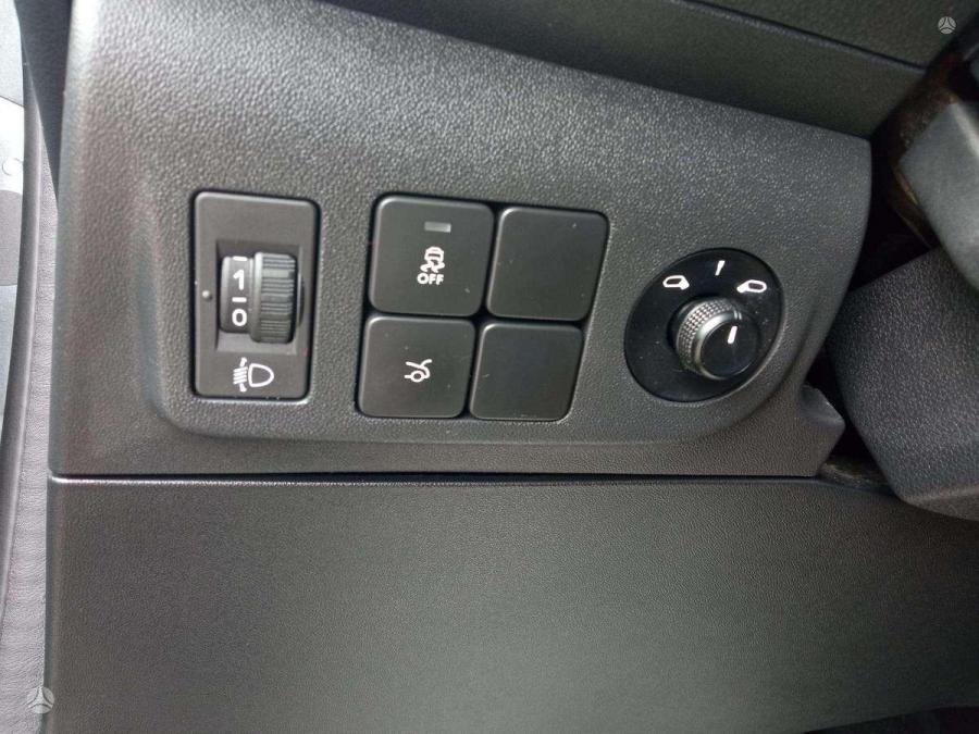 Pelēks Citroen C4 2017 Panevēža, ar dzinēja tilpumu 1.56 L un nobraukumu 226 tūkst. km par 4900 €, foto 30 vietnē AUTOMOTO.COM.LV