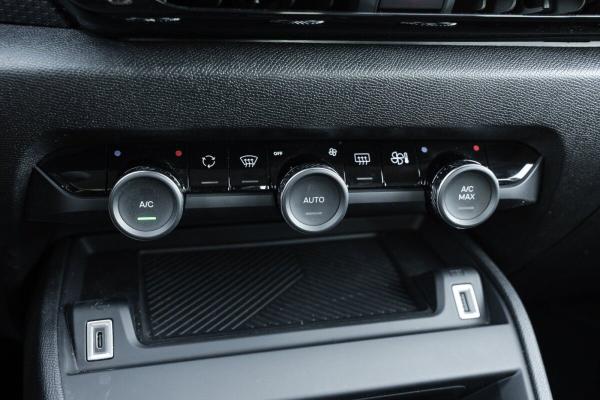 Citroen C4 2025 MÄrupe vietnÄ PelÄks Citroen C4 2025 MÄrupe, ar dzinÄja tilpumu 0.00 L un nobraukumu 19 tÅ«kst. km par 26900 ā¬, foto 11 vietnÄ AUTOMOTO.COM.LV
