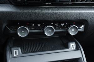 Pelēks Citroen C4 2025 Mārupe, ar dzinēja tilpumu 0.00 L un nobraukumu 19 tūkst. km par 26900 €, foto 11 vietnē AUTOMOTO.COM.LV