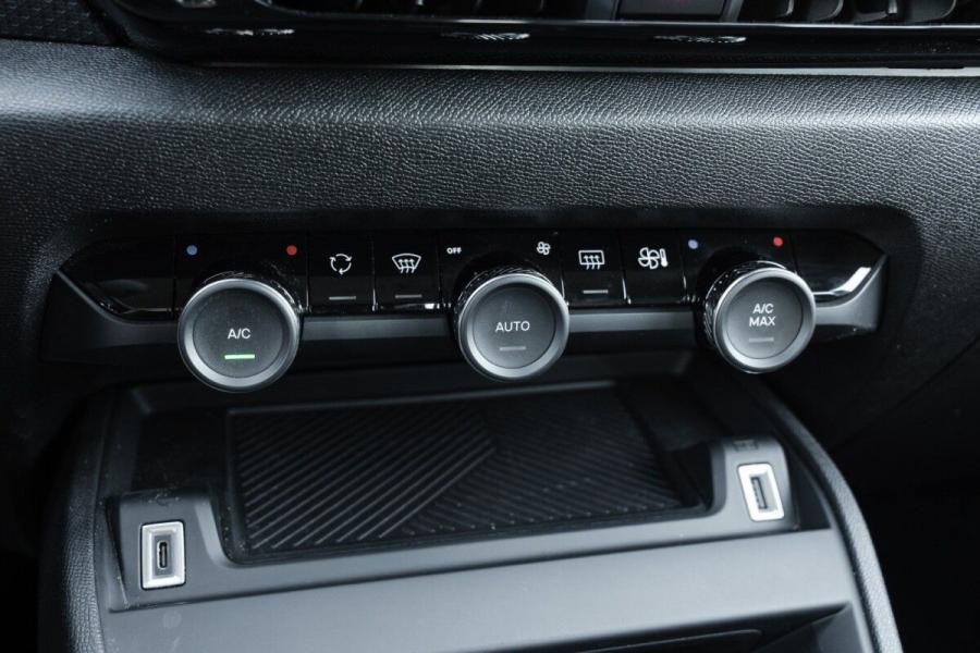 Pelēks Citroen C4 2025 Mārupe, ar dzinēja tilpumu 0.00 L un nobraukumu 19 tūkst. km par 26900 €, foto 11 vietnē AUTOMOTO.COM.LV