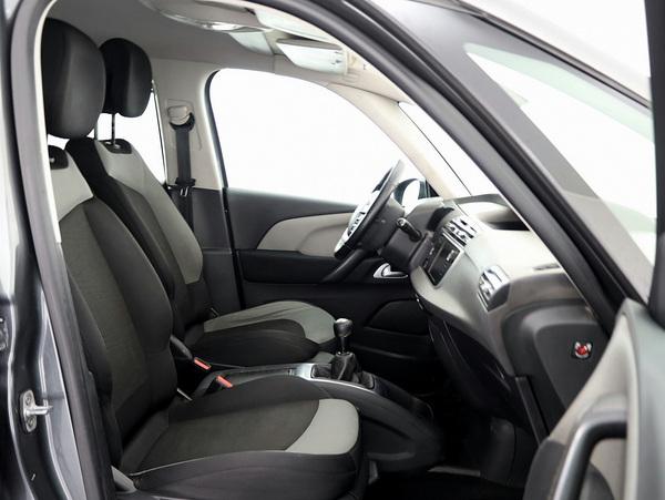 Pelēks Citroen C4 2013 Tallina, ar dzinēja tilpumu 1.60 L un nobraukumu 355 tūkst. km par 2099 €, foto 6 vietnē AUTOMOTO.COM.LV