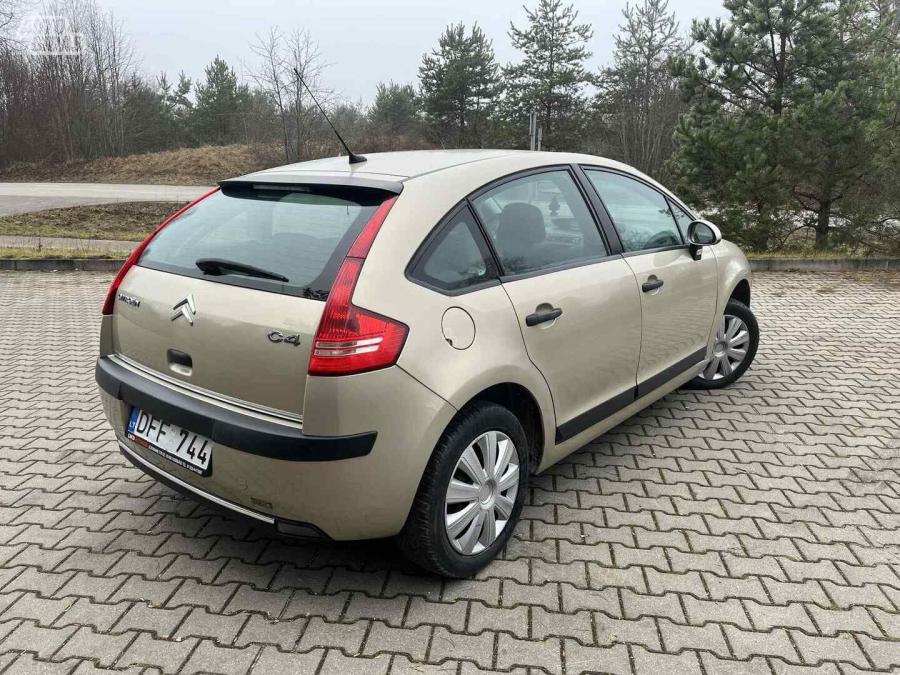 Citroen C4 2007 Viļņa, ar dzinēja tilpumu 1.60 L un nobraukumu 197 tūkst. km par 1490 €, foto 9 vietnē AUTOMOTO.COM.LV