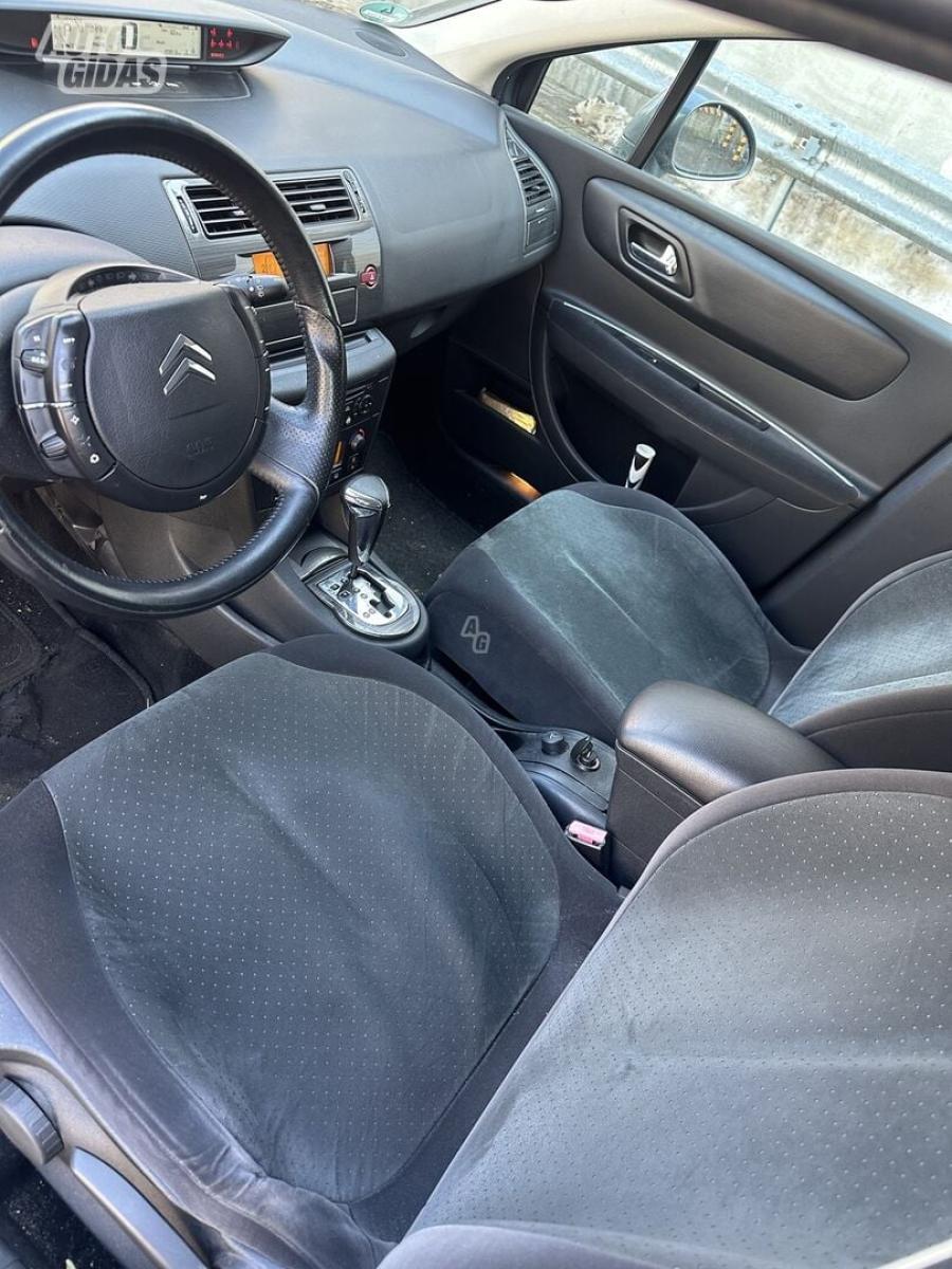 Citroen C4 2009 in Klaipeda, with an engine capacity of 1.60 L and mileage of 190 thousand km for 1650 €, photo 12 on AUTOMOTO.COM.LV
