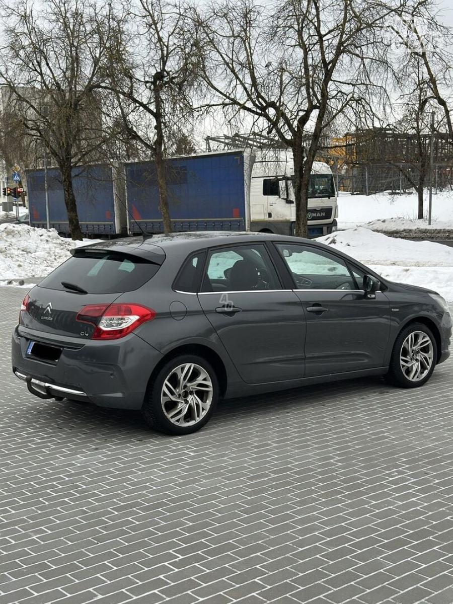 Citroen C4 2011 in Vilnius, with an engine capacity of 1.60 L and mileage of 269 thousand km for 3600 €, photo 4 on AUTOMOTO.COM.LV