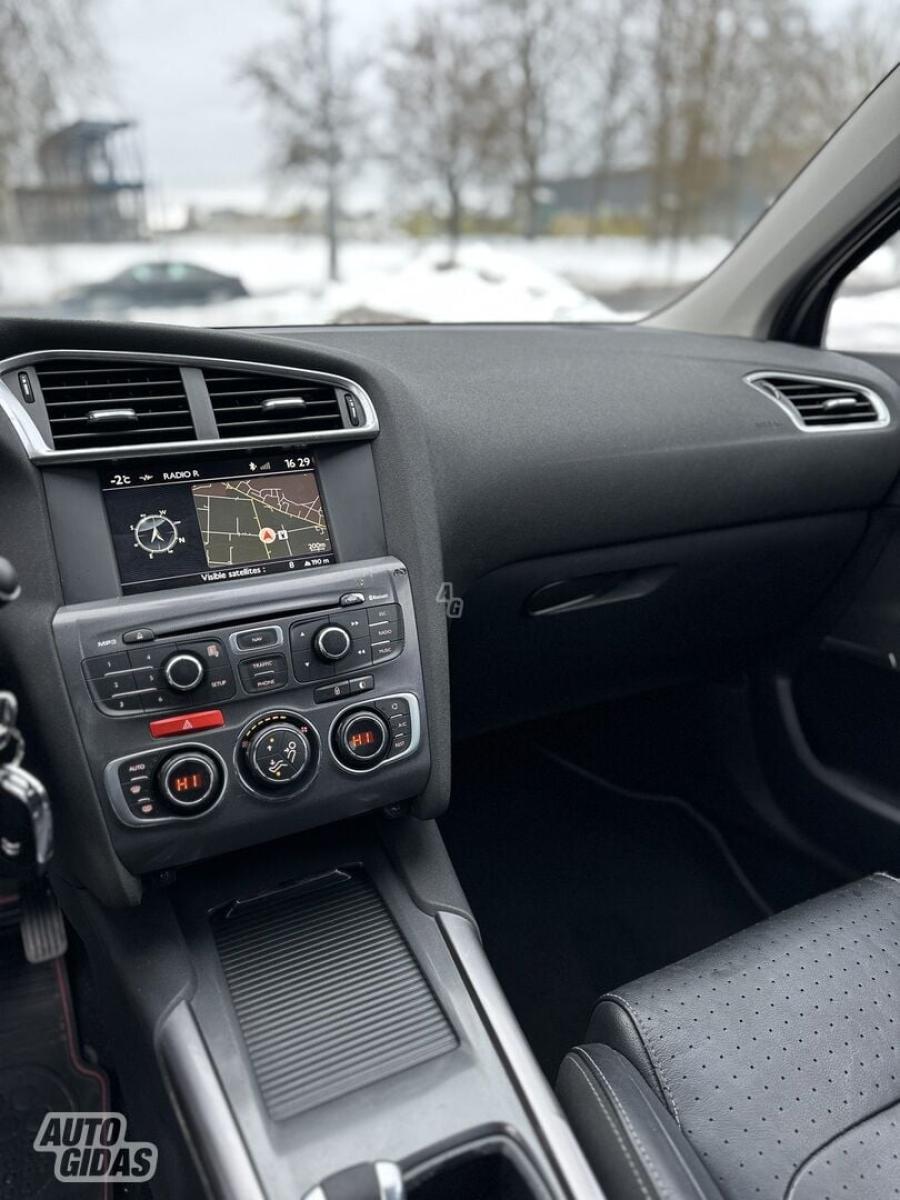 Citroen C4 2011 in Vilnius, with an engine capacity of 1.60 L and mileage of 269 thousand km for 3600 €, photo 12 on AUTOMOTO.COM.LV