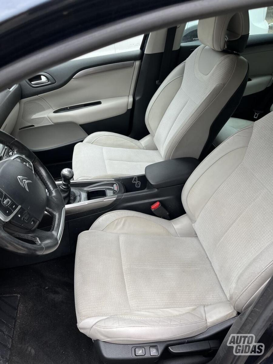 Citroen C4 2011 in Kelme, with an engine capacity of 1.60 L and mileage of 420 thousand km for 2500 €, photo 8 on AUTOMOTO.COM.LV