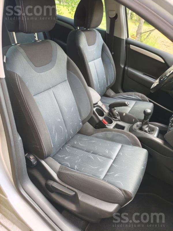 Citroen C4 2011 Rēzekne, ar dzinēja tilpumu 1.60 L un nobraukumu 327 tūkst. km par 3490 €, foto 9 vietnē AUTOMOTO.COM.LV