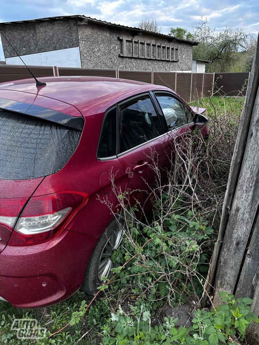 Citroen C4 2011 Viļņa, ar dzinēja tilpumu 1.60 L un nobraukumu 200 tūkst. km par 550 €, foto 6 vietnē AUTOMOTO.COM.LV
