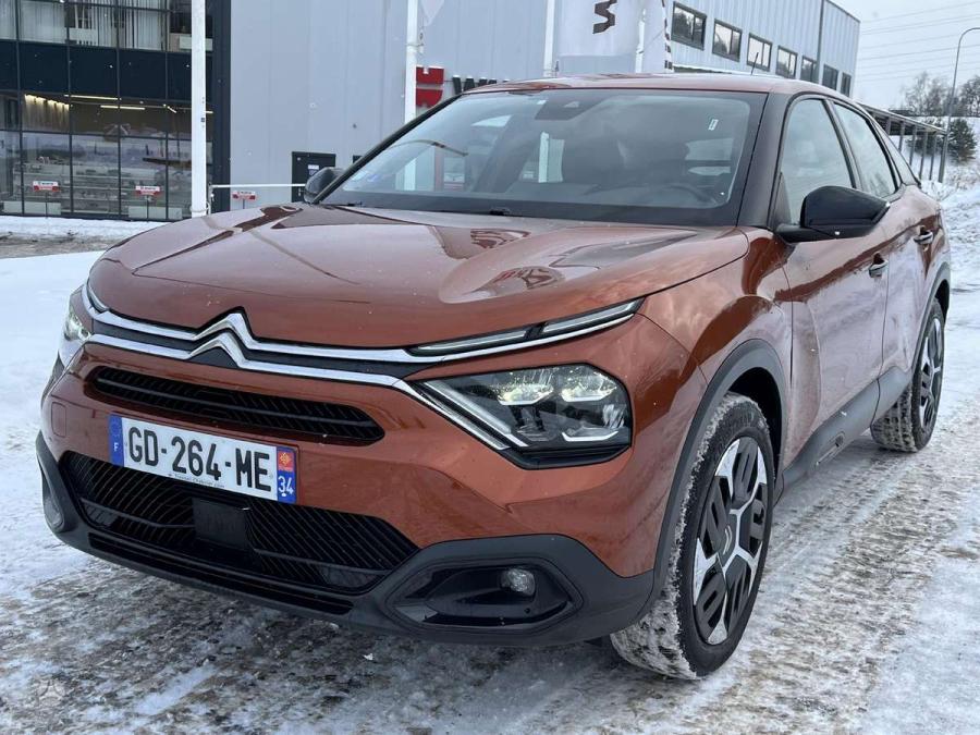 Orange Citroen C4 2021 in Vilnius, with an engine capacity of 1.20 L and mileage of 81 thousand km for 11979 €, photo 1 on AUTOMOTO.COM.LV